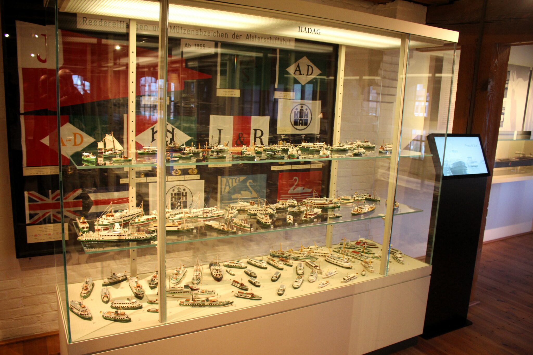 135 Jahre HADAG im Internationalen Maritimen Museum erleben Elbdampfer ...
